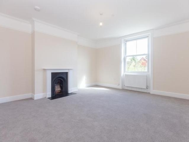 St Johns Road, Abingdon 6 bed semi detached house to rent £3,750 pcm £865 pw