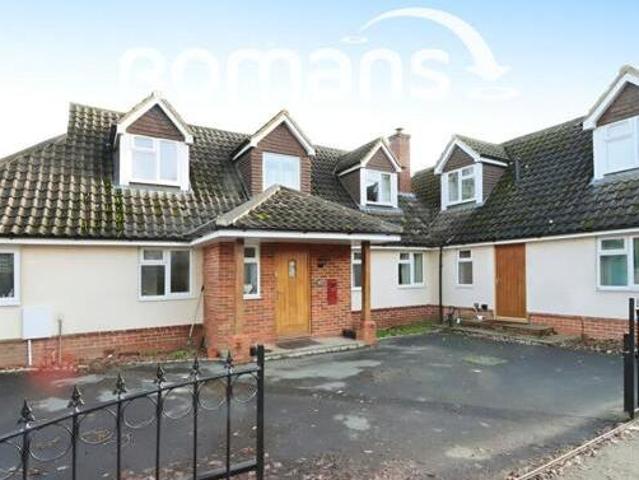 St. Johns Road, Farnborough, 4 Bedroom Semi detached