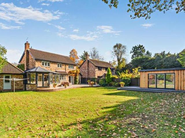 St. Johns Road, Farnham, 4 Bedroom Detached