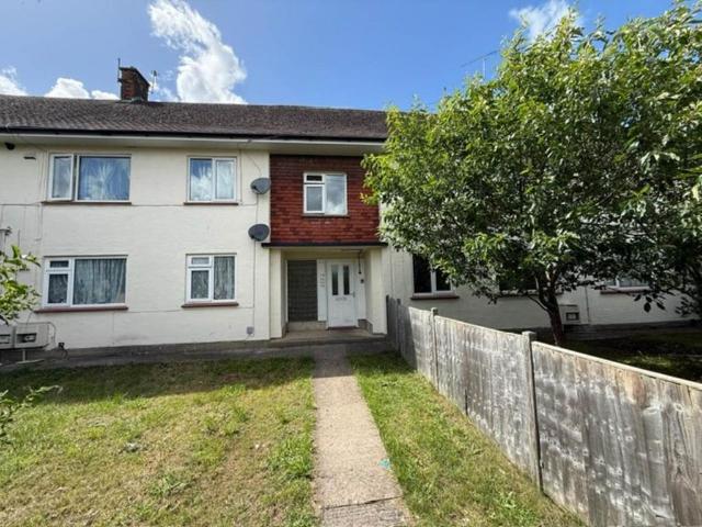 St Johns Road, Frome, Somerset 2 bed flat to rent £1,095 pcm £253 pw