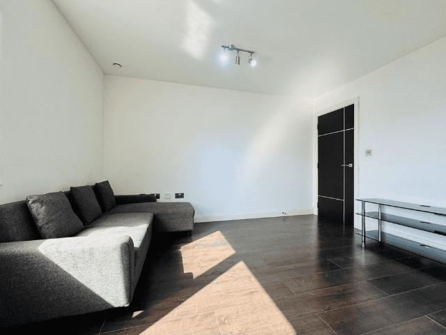 St. Johns Road, Isleworth, TW7