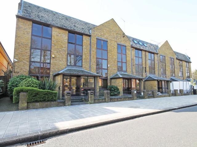 St. Johns Road, Isleworth TW7, 1 bed flat to rent, £1,550 pcm | PrimeLocation