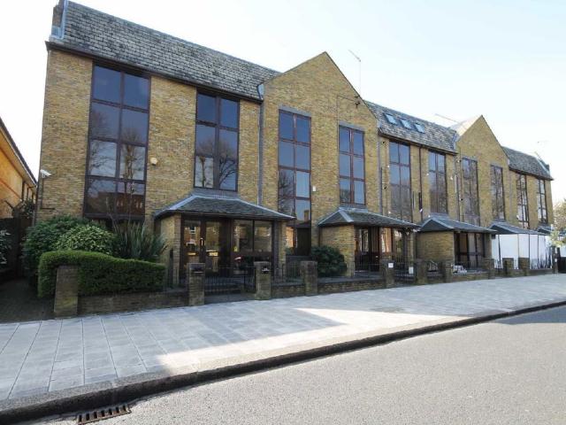 St. Johns Road, Isleworth TW7, Studio to rent, £1,400 pcm | PrimeLocation
