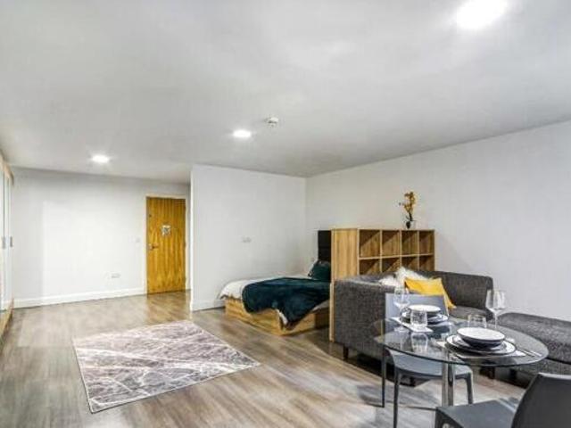 St. Johns Road, Leeds, Studio Flat For
