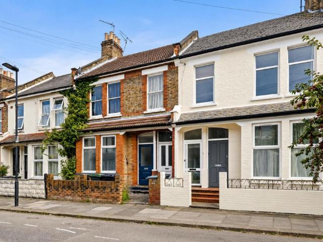 St. John's Road, London 2 bed flat to rent £2,350 pcm £542 pw