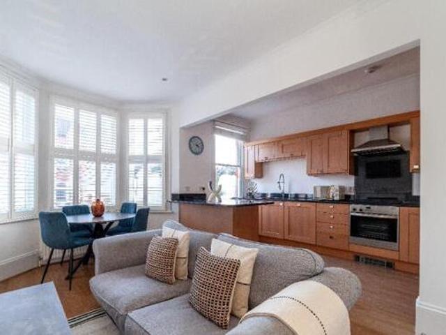 St. Johns Road, London, 2 Bedroom Flat
