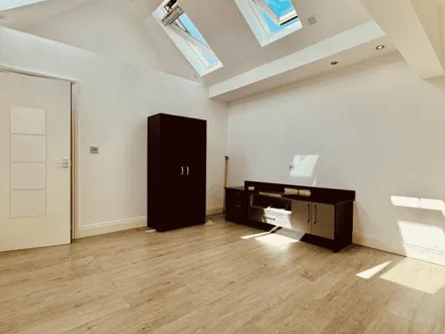 St. John's Road, London, TW7 6UH, United Kingdom | Studio apartment for rent #132859731 | Rentberry