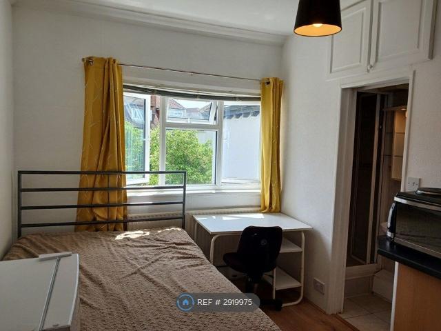 St. Johns Road, London NW11, Room to rent, £1,150 pcm | PrimeLocation