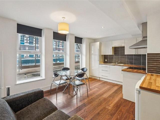 St. John's Road, London, SW11 2 bed apartment to rent £2,400 pcm £554 pw