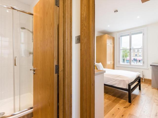 St. Johns Road, Richmond, Surrey TW9 Studio to rent £1,550 pcm £358 pw