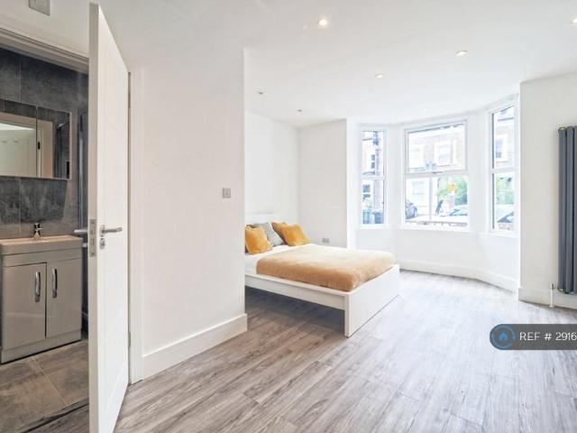 St Johns Road, Watford, WD17 1 bed in a house share to rent £1,199 pcm £277 pw