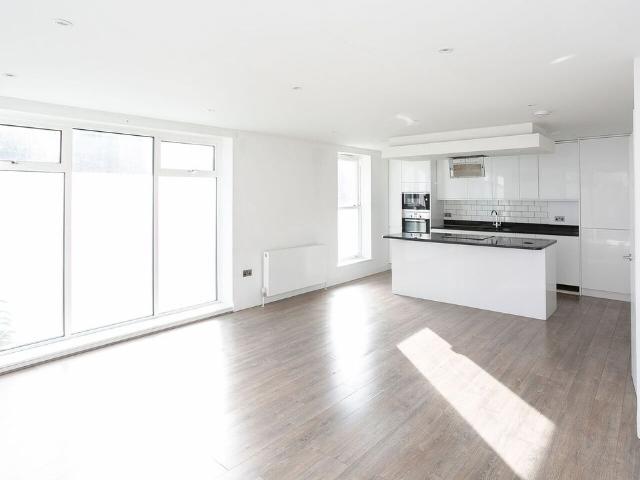 St Johns Road WD17, Watford, 2 bed flat to rent, £1,900 pcm | PrimeLocation