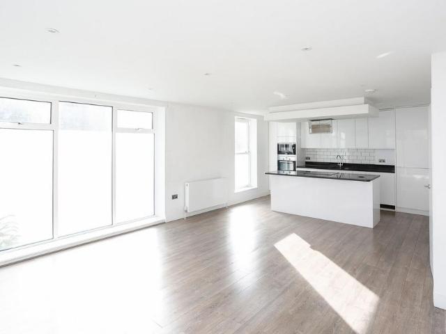 St Johns Road, WD17, Watford, WD17 2 bed flat to rent £1,900 pcm £438 pw