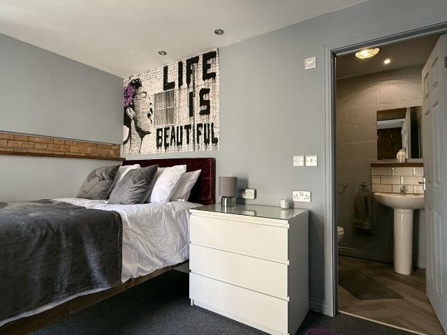 St. Johns Road, Westcliff On Sea SS0, Room to rent, £799 pcm | PrimeLocation