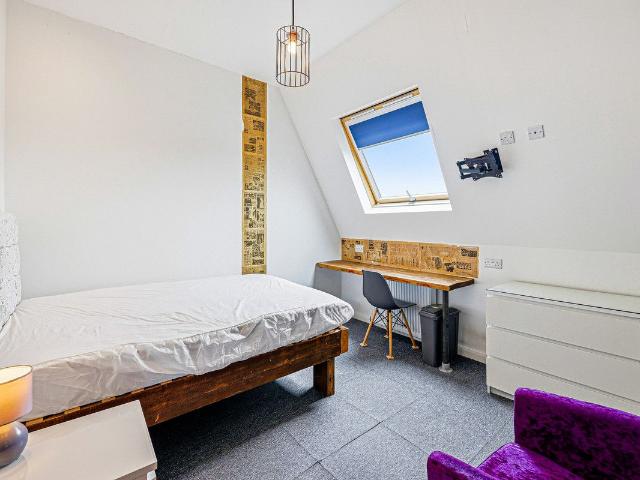 St. Johns Road, Westcliff On Sea SS0, Room to rent, £799 pcm | PrimeLocation