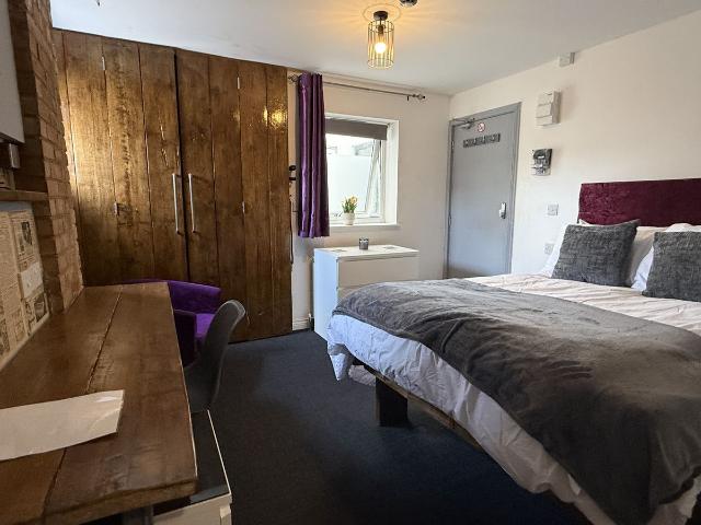 St. Johns Road, Westcliff On Sea SS0, Room to rent, £799 pcm | PrimeLocation