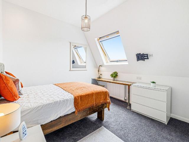 St. Johns Road, Westcliff On Sea SS0, Room to rent, £799 pcm | PrimeLocation