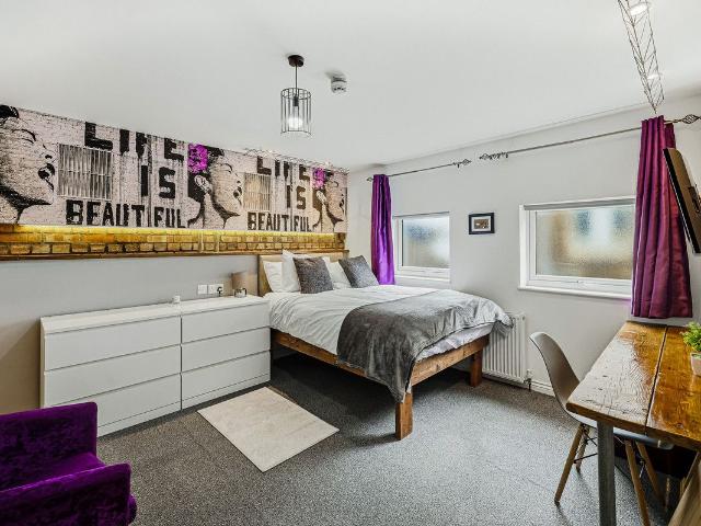 St. Johns Road, Westcliff On Sea SS0, Room to rent, £1,250 pcm | PrimeLocation