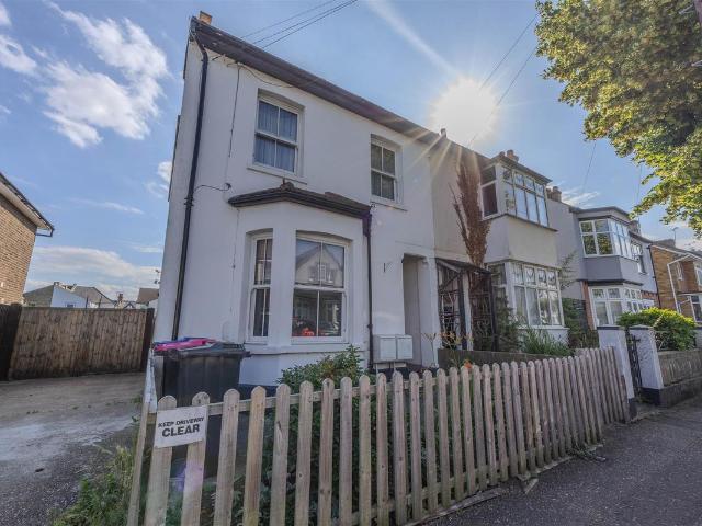 St Johns Road, Westcliff On Sea SS0, 1 bed flat to rent, £1,200 pcm | PrimeLocation