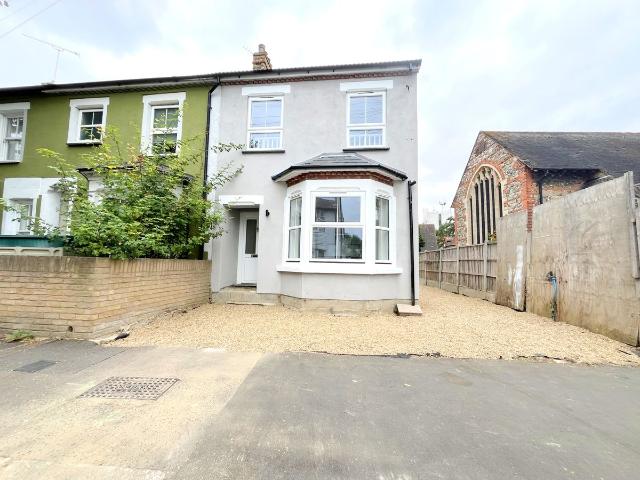 St. Johns Road, Westcliff On Sea SS0, 2 bed semi detached house to rent, £1,500 pcm | PrimeLocation