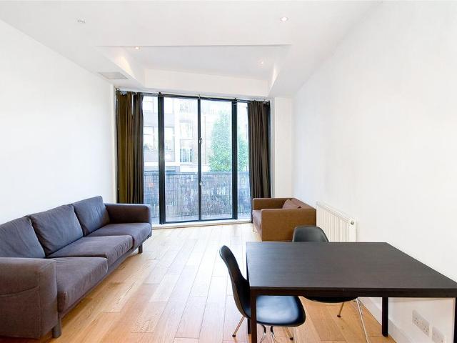 St John's Square, EC1V 2 bed apartment to rent £3,500 pcm £808 pw