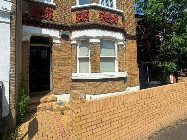 St. Julians Farm Road, London 1 bed apartment to rent £1,700 pcm £392 pw