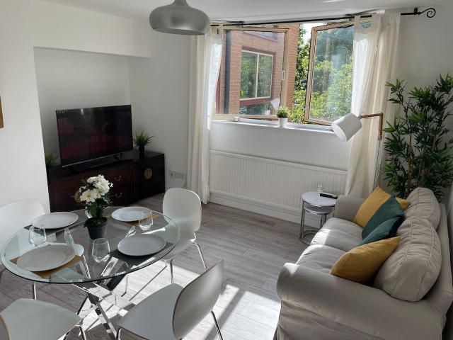 St Katharine's & Wapping E1W, 2 bed flat to rent, £6,117 pcm | PrimeLocation