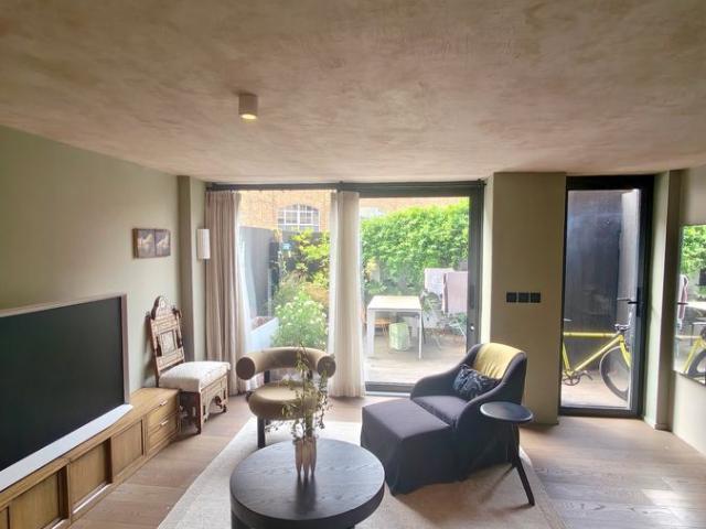 St. Katharines Way, London E1W, 2 bed flat to rent, £3,600 pcm | PrimeLocation