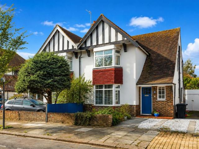 St. Keyna Avenue, Hove 3 bed semi detached house to rent £2,600 pcm £600 pw