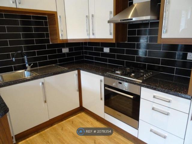 St Laurence Way, Slough SL1, 2 bed flat to rent, £1,450 pcm | PrimeLocation
