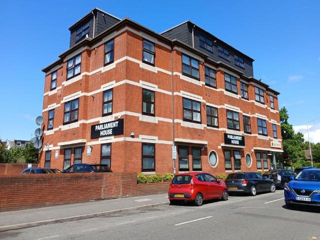 St. Laurence Way, Slough 2 bed flat to rent £1,600 pcm £369 pw