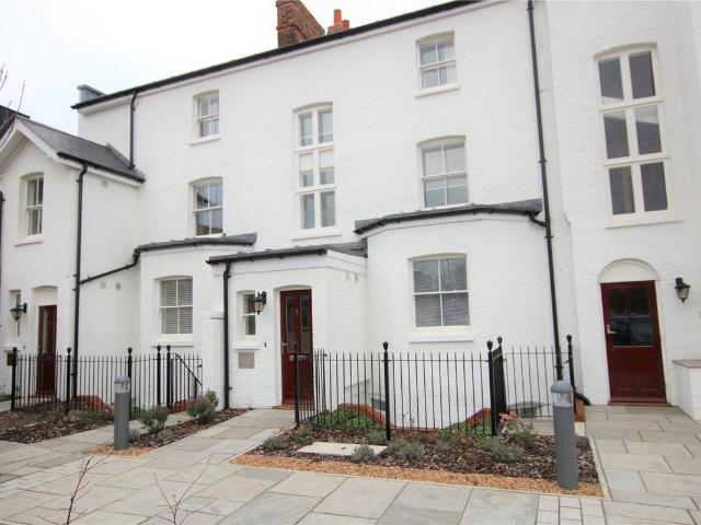 St Laurence Hall, London Road, Reading, Berkshire RG1, 2 bed flat to rent, £1,750 pcm | PrimeLocation