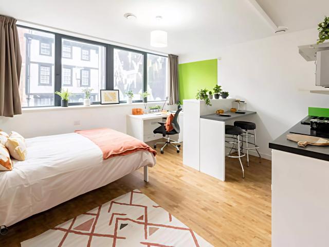 St Lawrence House, Bristol Has an Apartment