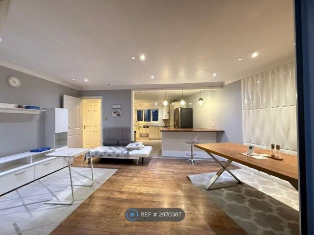 St. Lawrence Quay, Salford M50, 3 bed flat to rent, £1,550 pcm | PrimeLocation