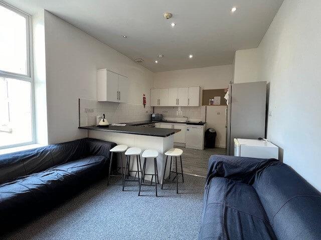 St. Lawrence Road, Plymouth PL4 7 bed flat to rent £3,731 pcm £861 pw