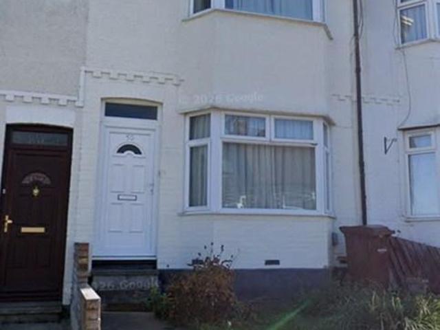 St Leonard Avenue, Chatham, Kent, ME4 3 bed terraced house to rent £1,320 pcm £305 pw