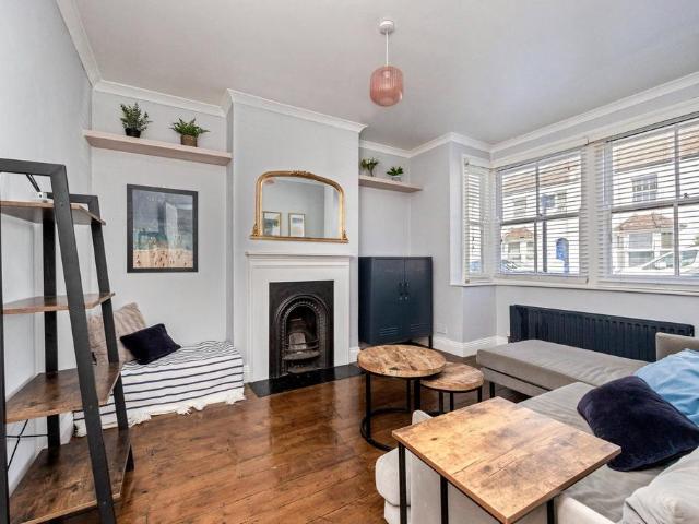 St. Leonards Avenue, Hove BN3 2 bed maisonette to rent £1,450 pcm £335 pw