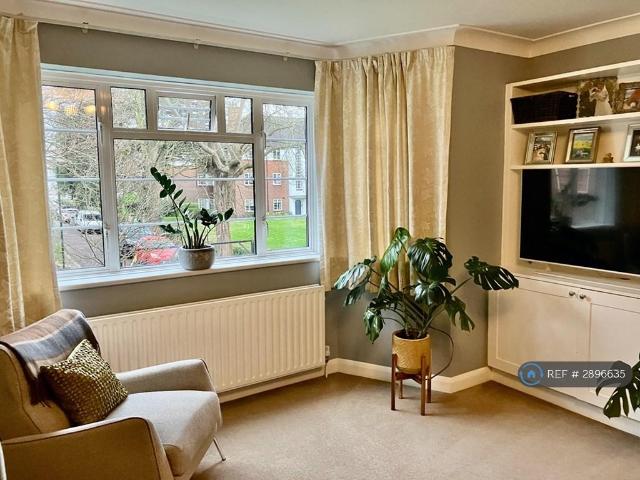 St. Leonards Court, London, SW14 2 bed flat to rent £2,000 pcm £462 pw