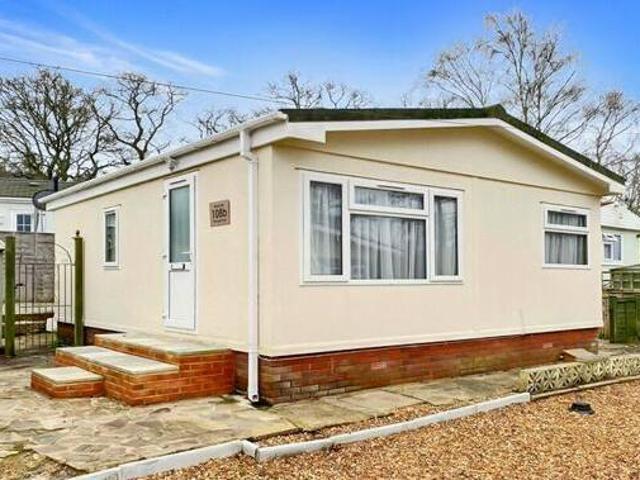 St Leonards, Ringwood, 2 Bedroom Park