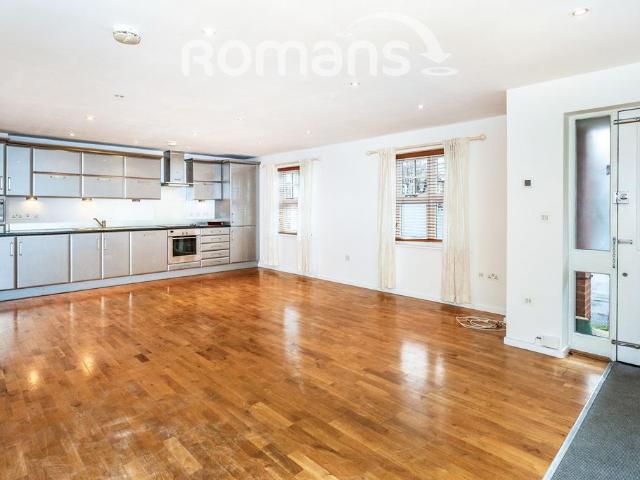 St. Leonards Road, Osborne Mews. 2 bed flat to rent £1,550 pcm £358 pw