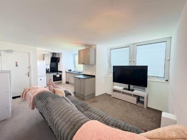 St. Leonards Road, Eastbourne, BN21 3UU