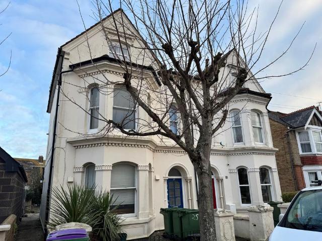St. Leonards Road, Hythe, CT21 2 bed apartment to rent £1,050 pcm £242 pw