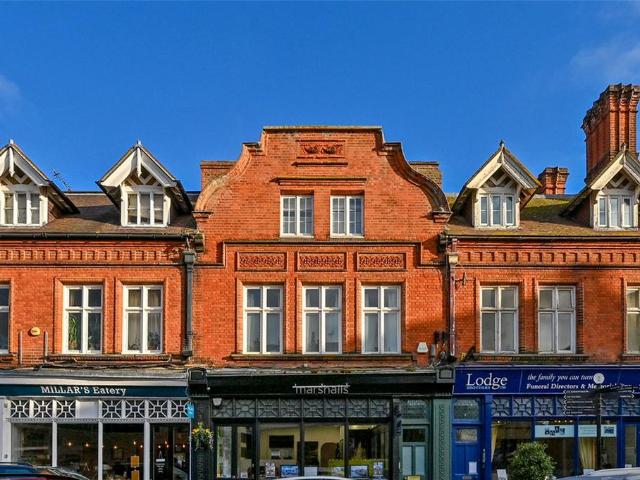 St. Leonards Road, Windsor. 2 bed duplex to rent £2,950 pcm £681 pw