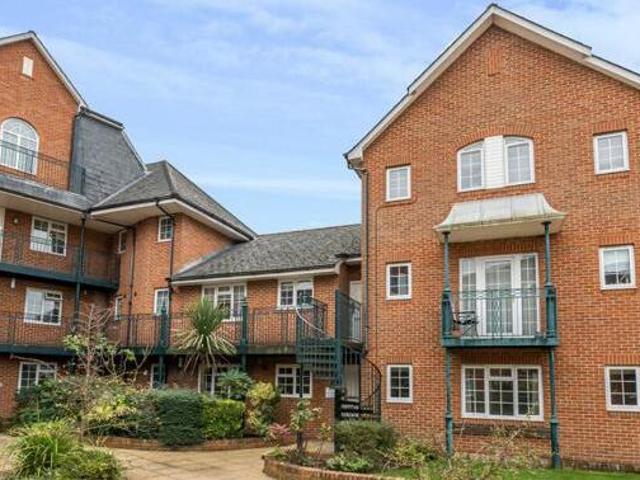 St. Leonards Road, Windsor, 2 Bedroom Apartment