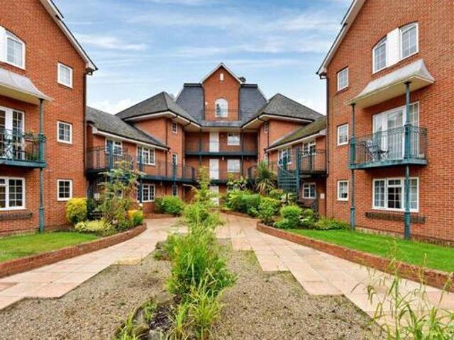 St. Leonards Road, Windsor, 2 Bedroom Apartment