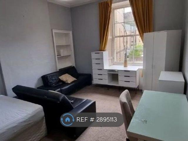 St Leonards St, Edinburgh EH8, 3 bed flat to rent, £2,050 pcm | PrimeLocation