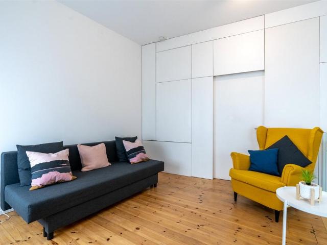 St. Leonards Street, Edinburgh, EH8 2 bed flat to rent £1,750 pcm £404 pw