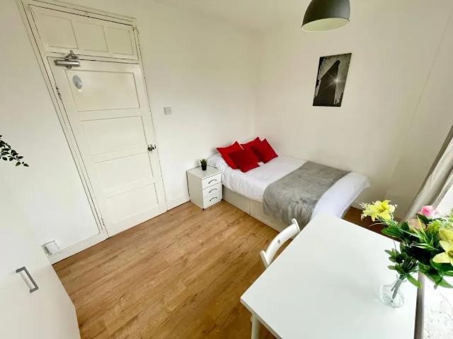 St. Leonards Street, London E3, Room to rent, £700 pcm | PrimeLocation