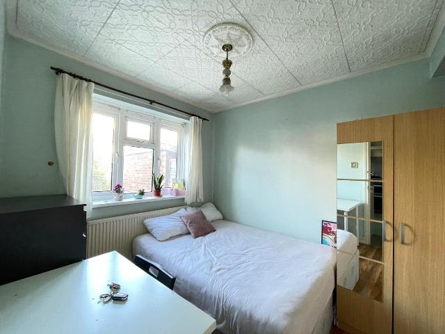 St. Leonards Street, London E3, Room to rent, £720 pcm | PrimeLocation