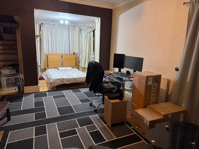 St. Leonards Street, London E3, Room to rent, £725 pcm | PrimeLocation